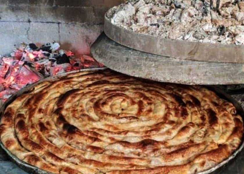 PETAK I SUBOTA SU DANI ZA PITU ISPOD SAČA! Domaće pite ispod sačure ...