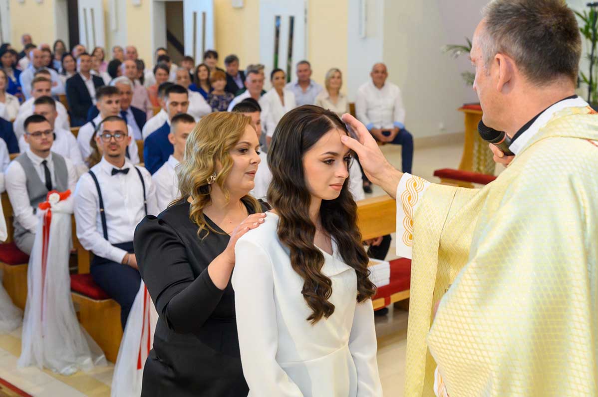 CRKVA SV. NIKOLE BISKUPA Krizmanici župe sv. Nikole biskupa primili ...